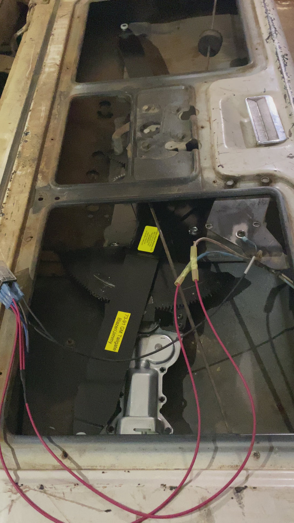 1973-1991 Suburban Tailgate Motor – Fusky Garage